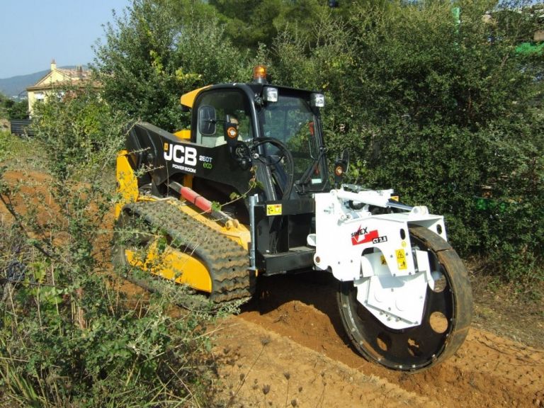 APPLICATION SPOTLIGHT – TRENCH COMPACTION.